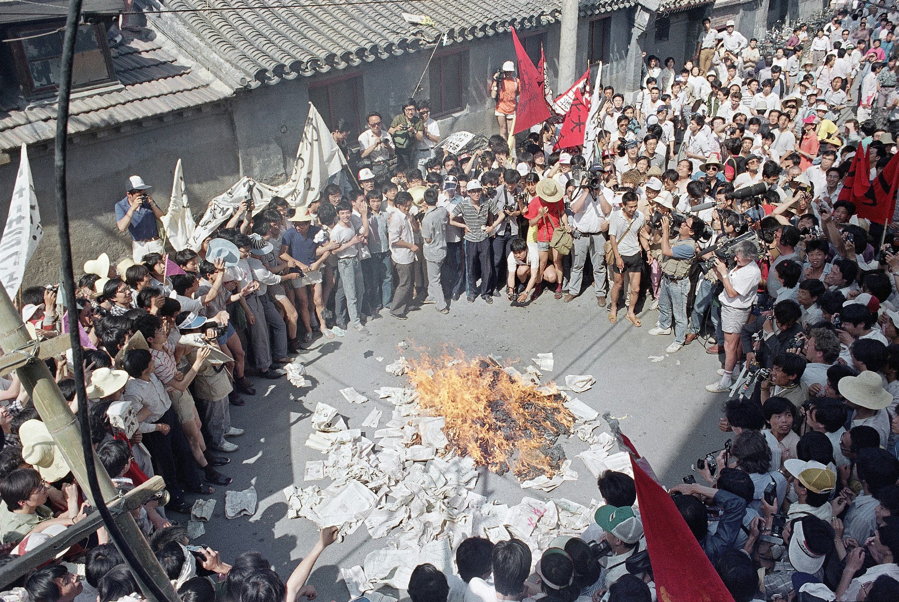 13 Photos of the Tiananmen Square Massacre That China Doesn't Want the ...
