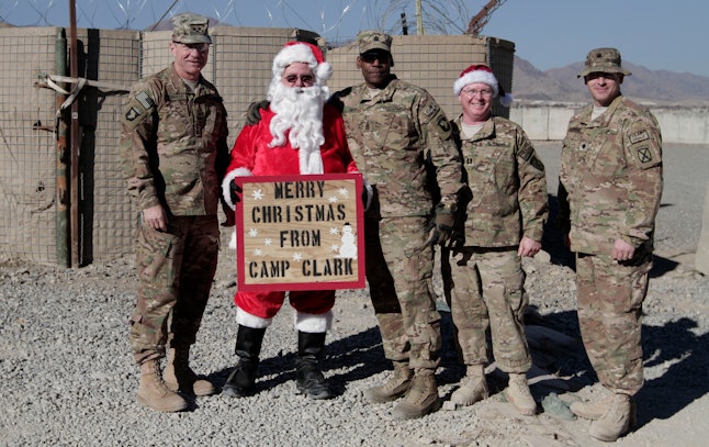 10 Photos Of U.S. Troops Celebrating Christmas Across the World