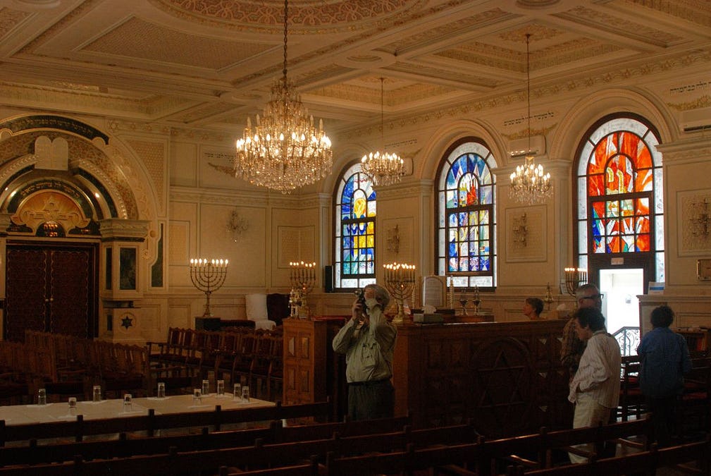 11 Beautiful Photos of the Last-Remaining Synagogues in the Muslim World