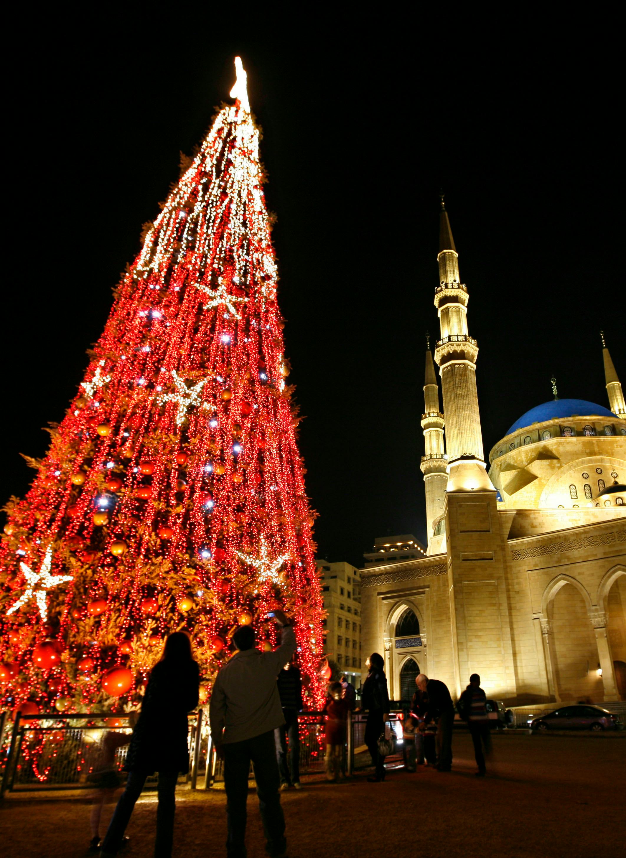 15 Photos Showing How Christmas is Celebrated Around the World