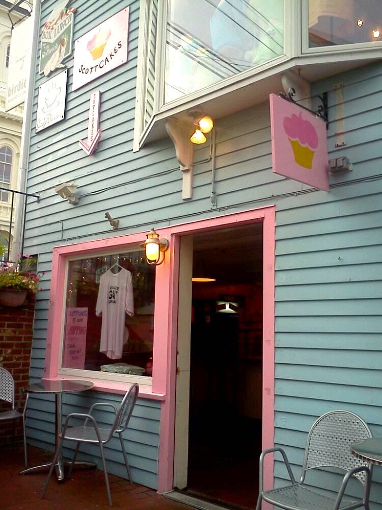 This baker is freeing the world from the tyranny of choice, one pink ...