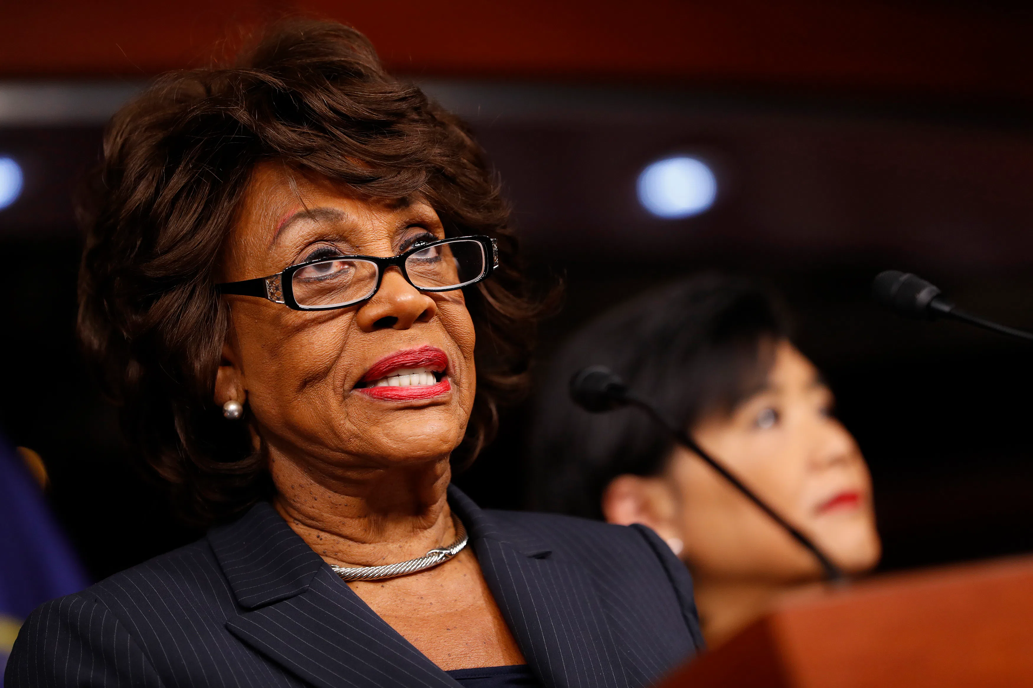 Bill O'Reilly mocks Maxine Waters' hair, won't listen to her because of ...