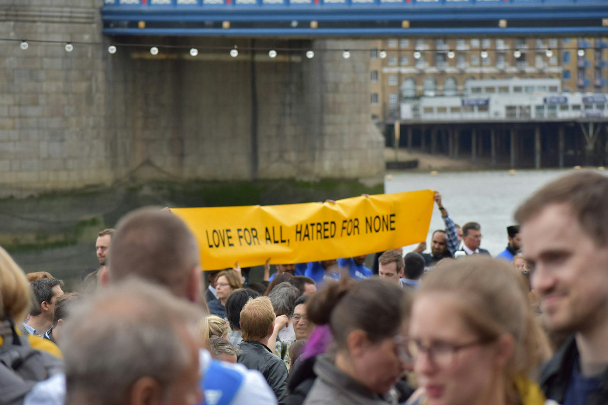 7 powerful photos of vigil for London attack victims show strength ...