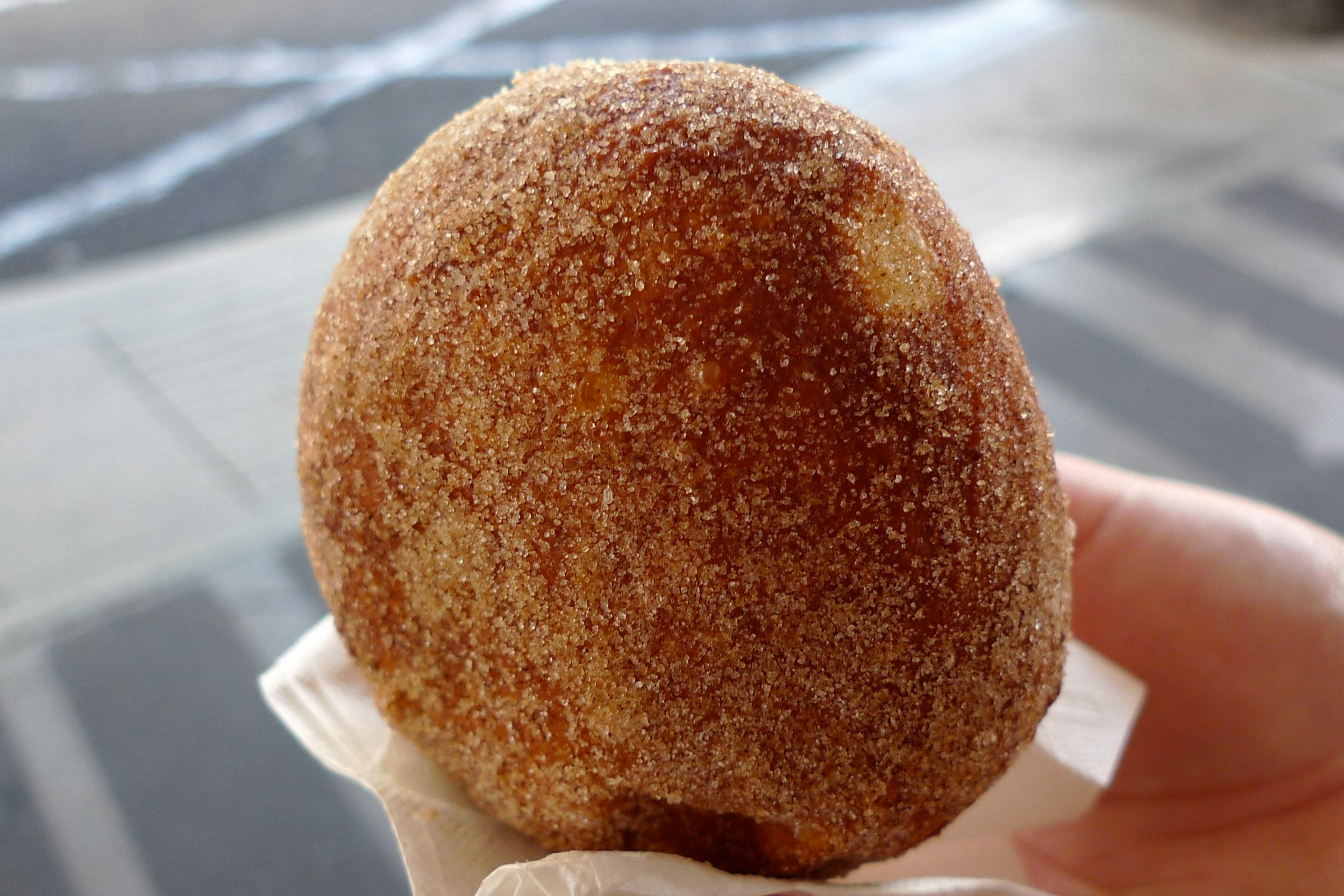 How malasada, a Portuguese sugar donut, became Hawaii’s favorite dessert