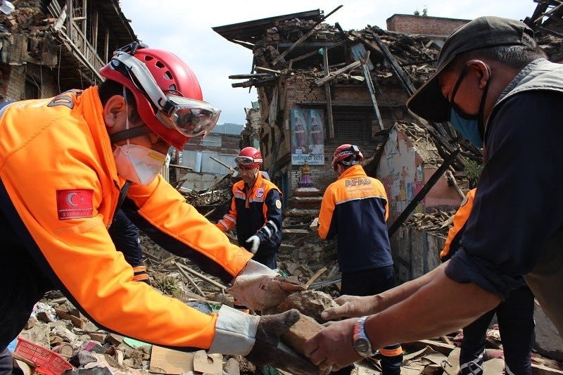 22 Photos of the World Coming to Nepal's Aid Will Restore Your Faith in ...